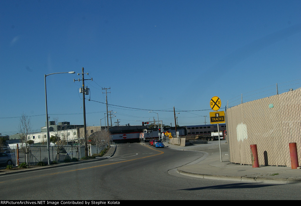JPBX 904 MEETING ANOTHER CALTRAIN